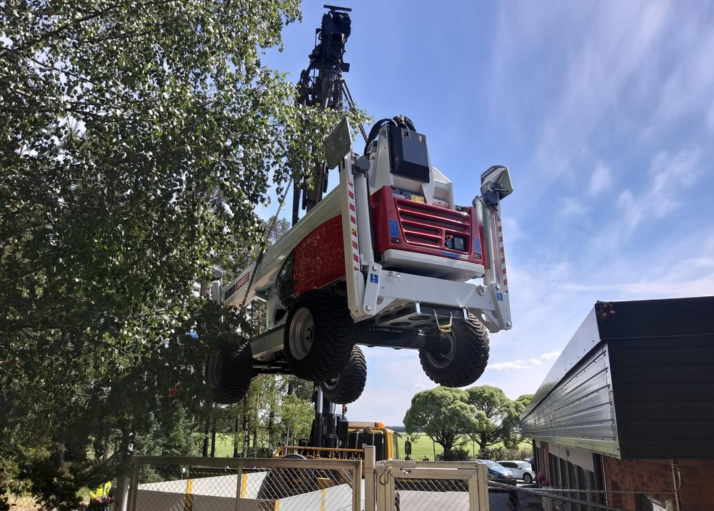 When to choose a trailer-mounted vs a lightweight self-propelled MEWP?